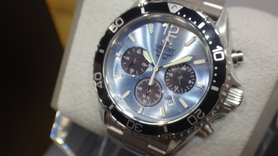 オリエントが『Orient Mako(オリエントマコ)』20周年記念限定モデルを含む、クロノグラフのカラーバリエーション 4作を発売 ...