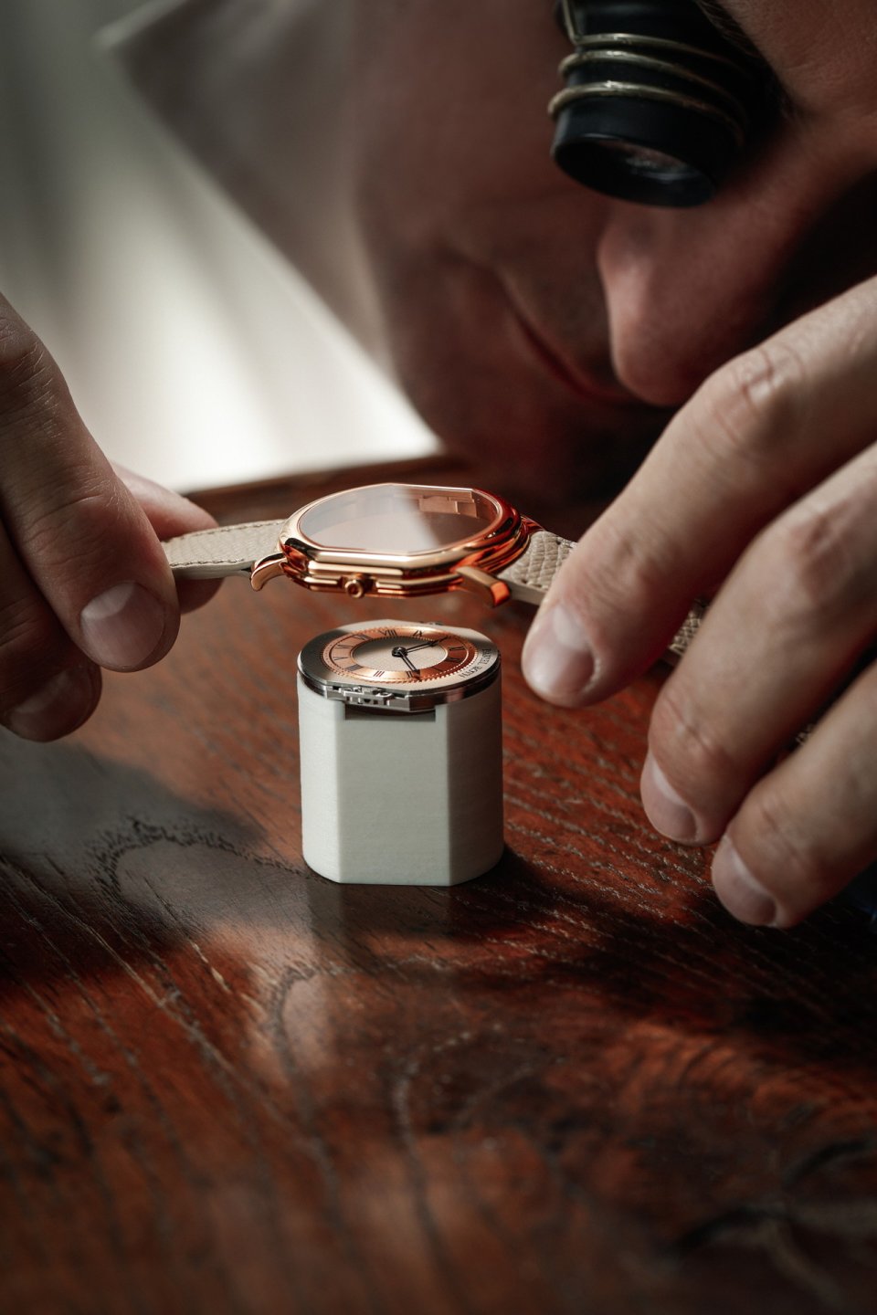 ｢ダニエル･ロートエクストラ プラット ローズゴールド｣を発表～新キャリバーDR002を搭載、ハイウォッチメイキングのレガシーを引き継ぐ名品の ...