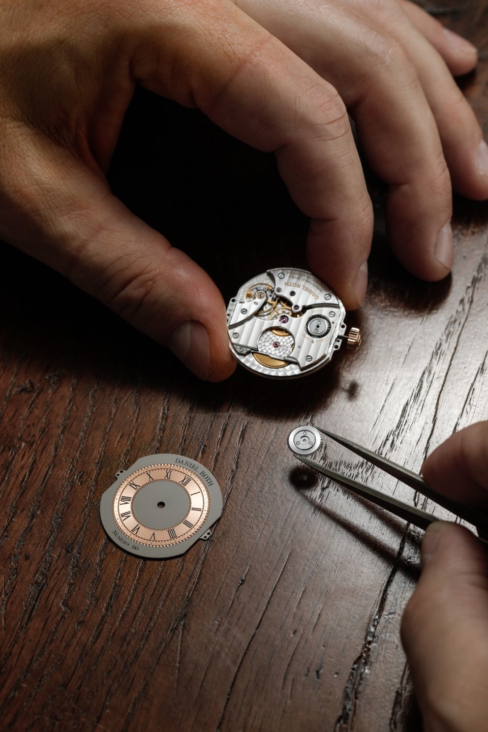 ｢ダニエル･ロートエクストラ プラット ローズゴールド｣を発表～新キャリバーDR002を搭載、ハイウォッチメイキングのレガシーを引き継ぐ名品の ...